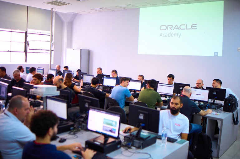 As iniciativas fizeram parte de uma agenda regional da Oracle Academy ...